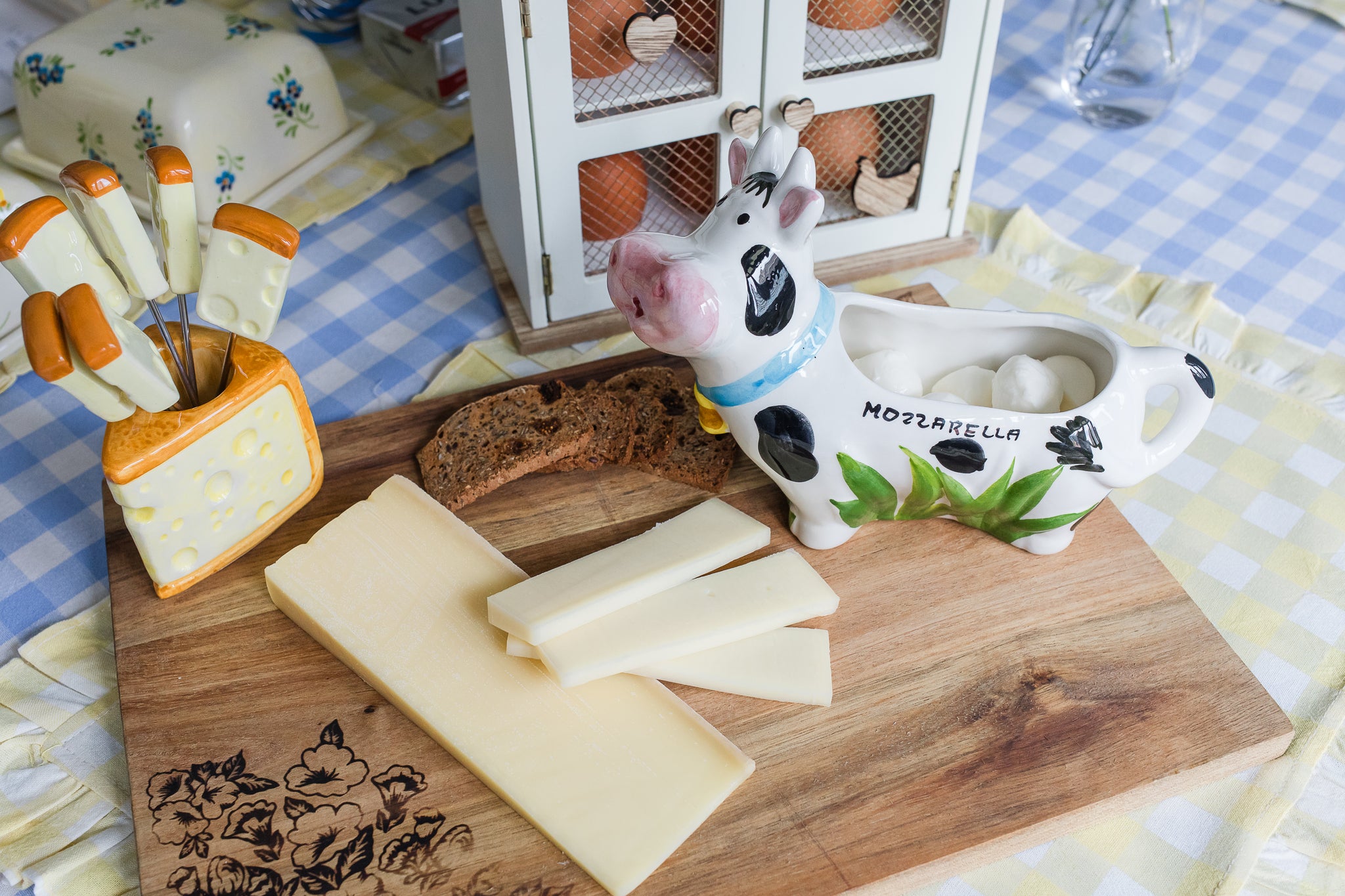 Mozzarella Cow Holder